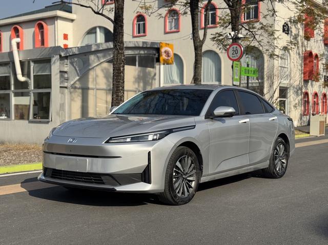 Купить Changan Qiyuan A05 Changan Qiyuan A05 2024 True Fragrance Version 145 Premium Type из ...